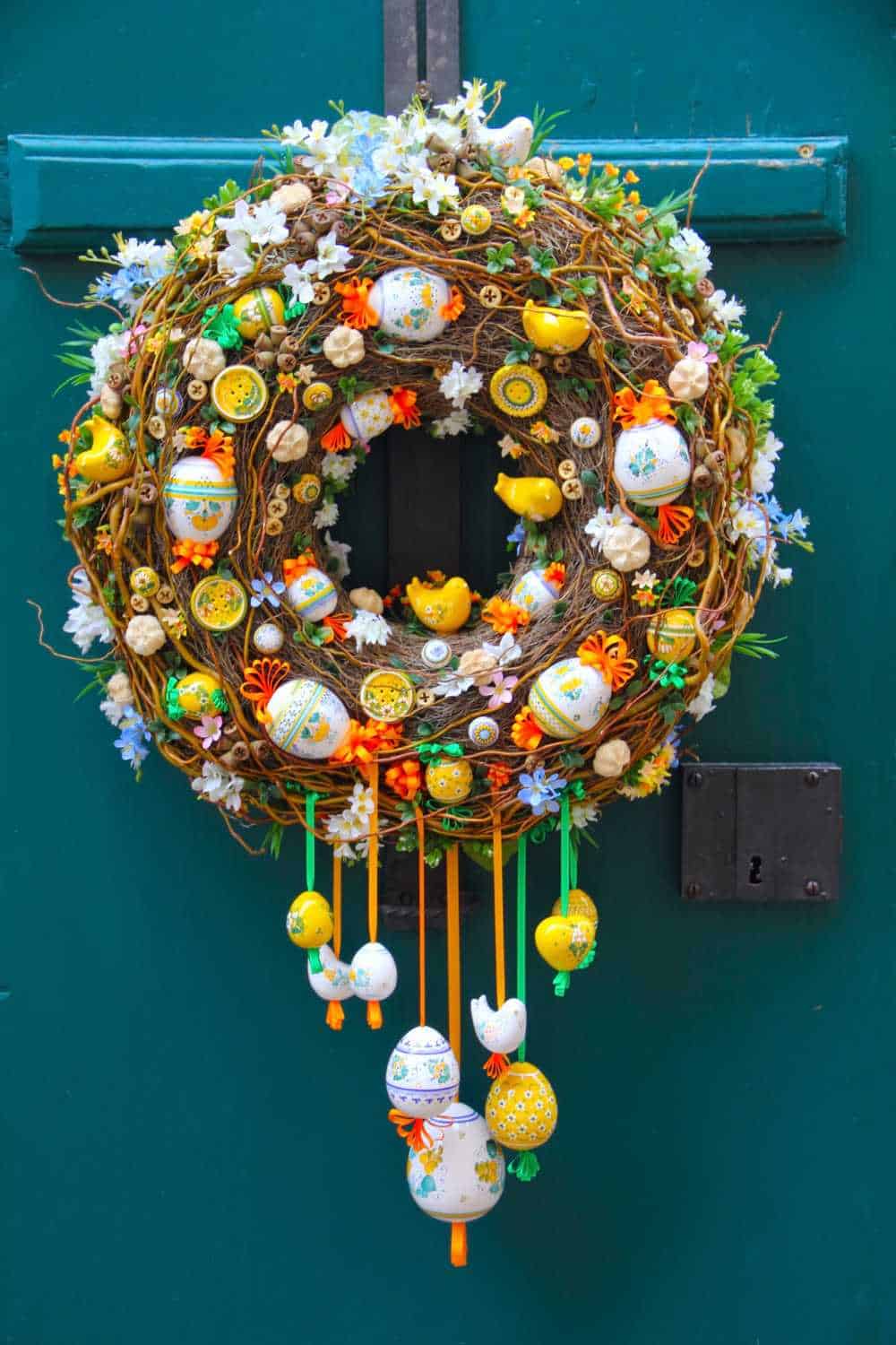 30 Easy & Fun Easter Crafts To Brighten Your Home